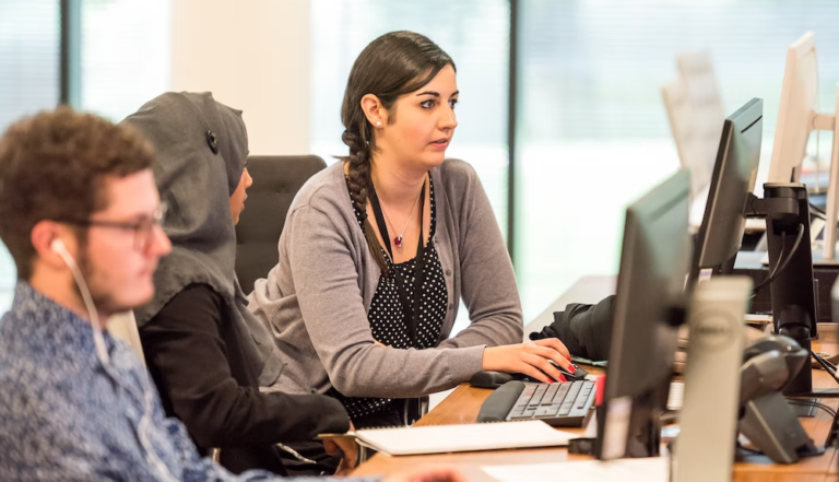 Internal customer service: Examples, definition, and 5 Important strategies